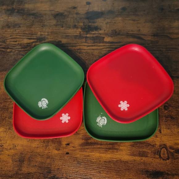 Tupperware | Dining | Tupperware Christmas Plates | Poshmark